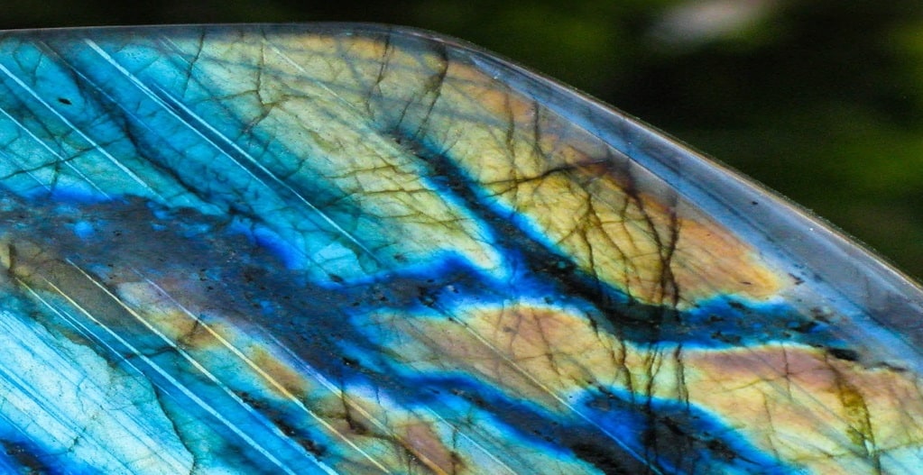 Labradorite - Découvrez toutes les Vertus de la Labradorite